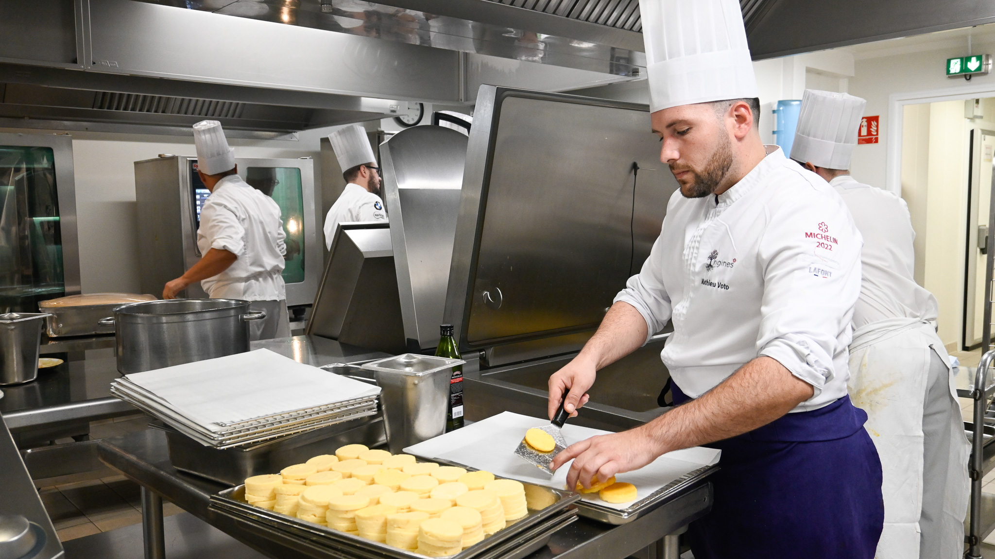 Le chef étoilé Adrien DESCOULS propose un repas gastronomique au Centre ...