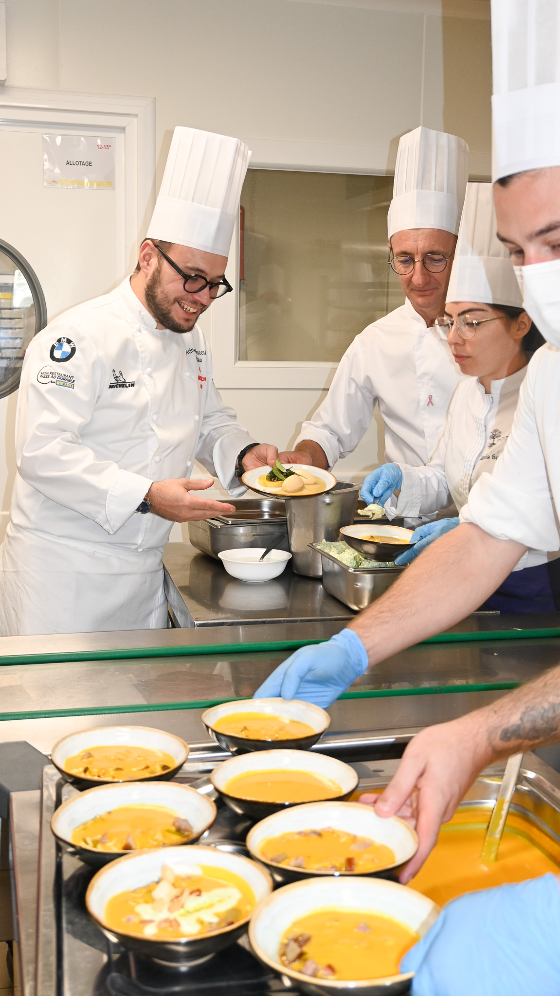 Le chef étoilé Adrien DESCOULS propose un repas gastronomique au Centre ...